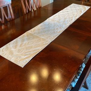 Dining | Linenlooking Tablerunner W White Embroidered Moroccan ...